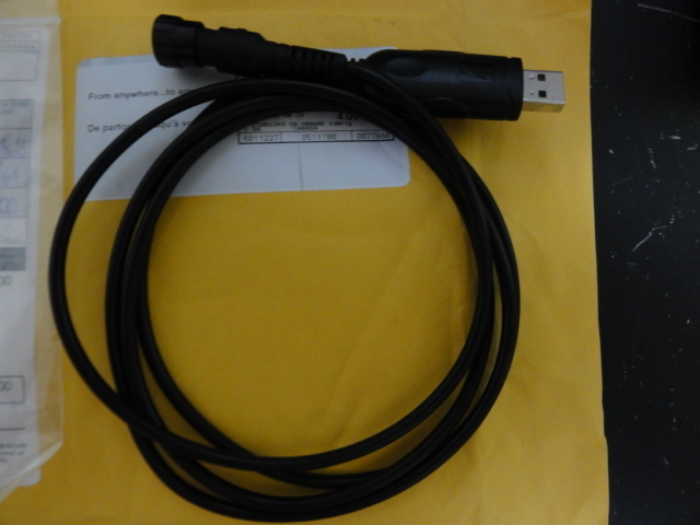 eBay で VX-8 のプログラミング・ケーブルを買いました: SDR で BCL を