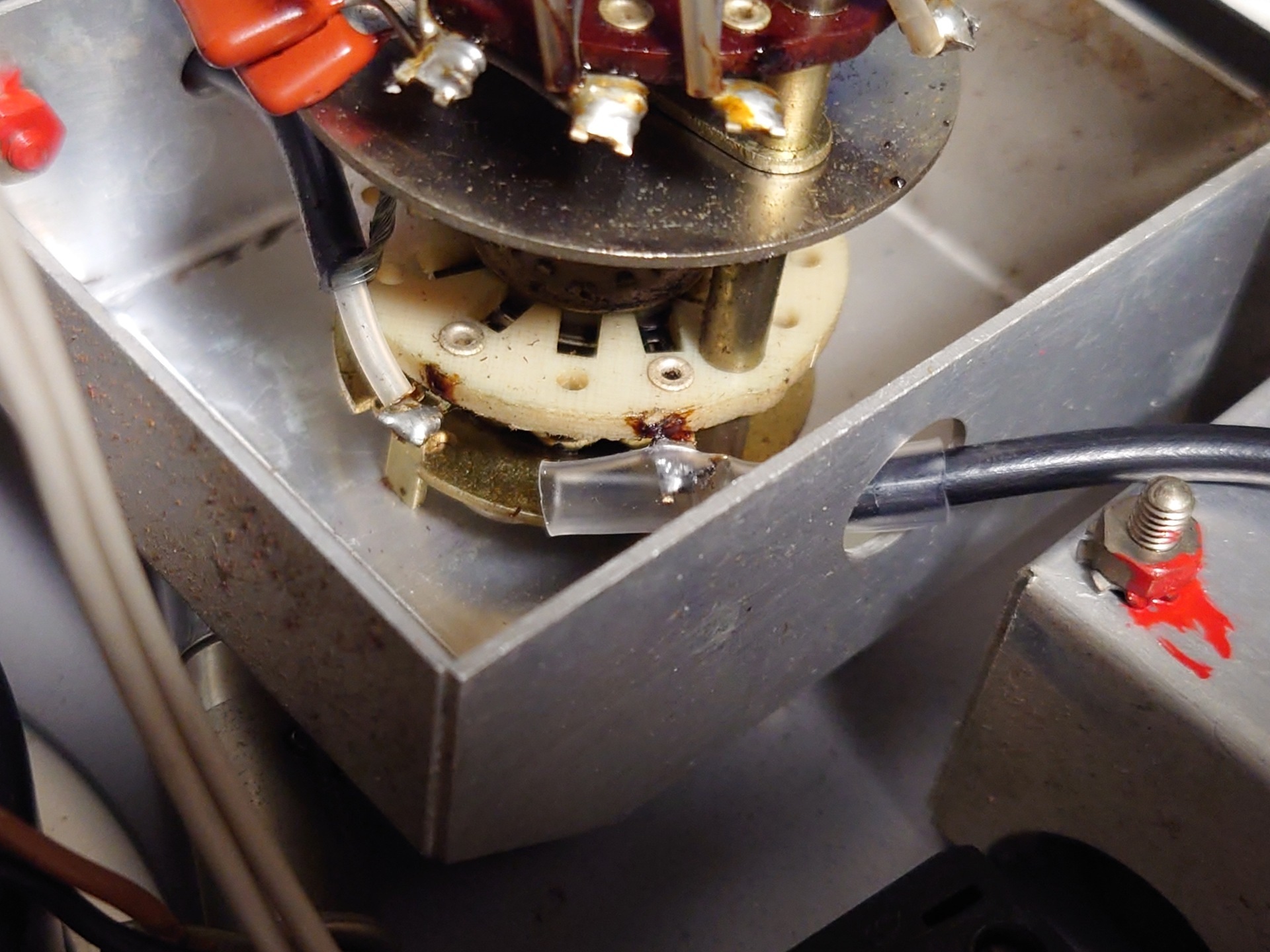 菊水電子 AC ボルトメータ 164E 型のメンテナンス（レンジ切替スイッチにヒシチューブ）: SDR で BCL を